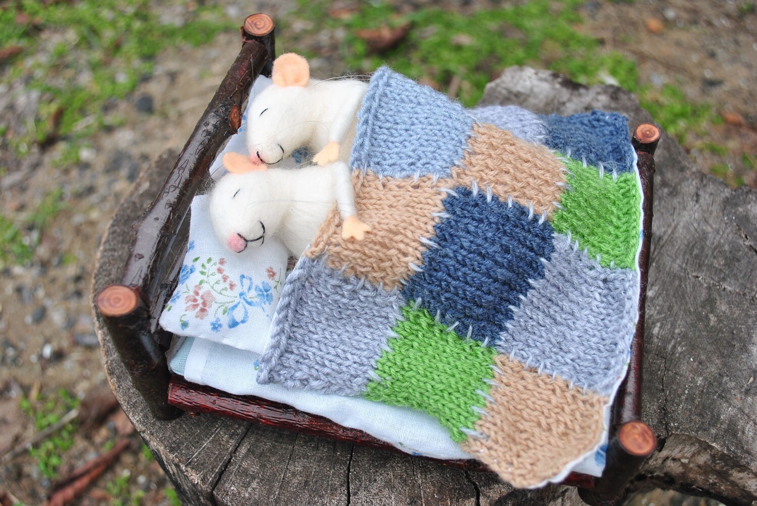 Mouse in Bed Mouse Sleeping Needle Felt Miniature Felt Animals - Etsy