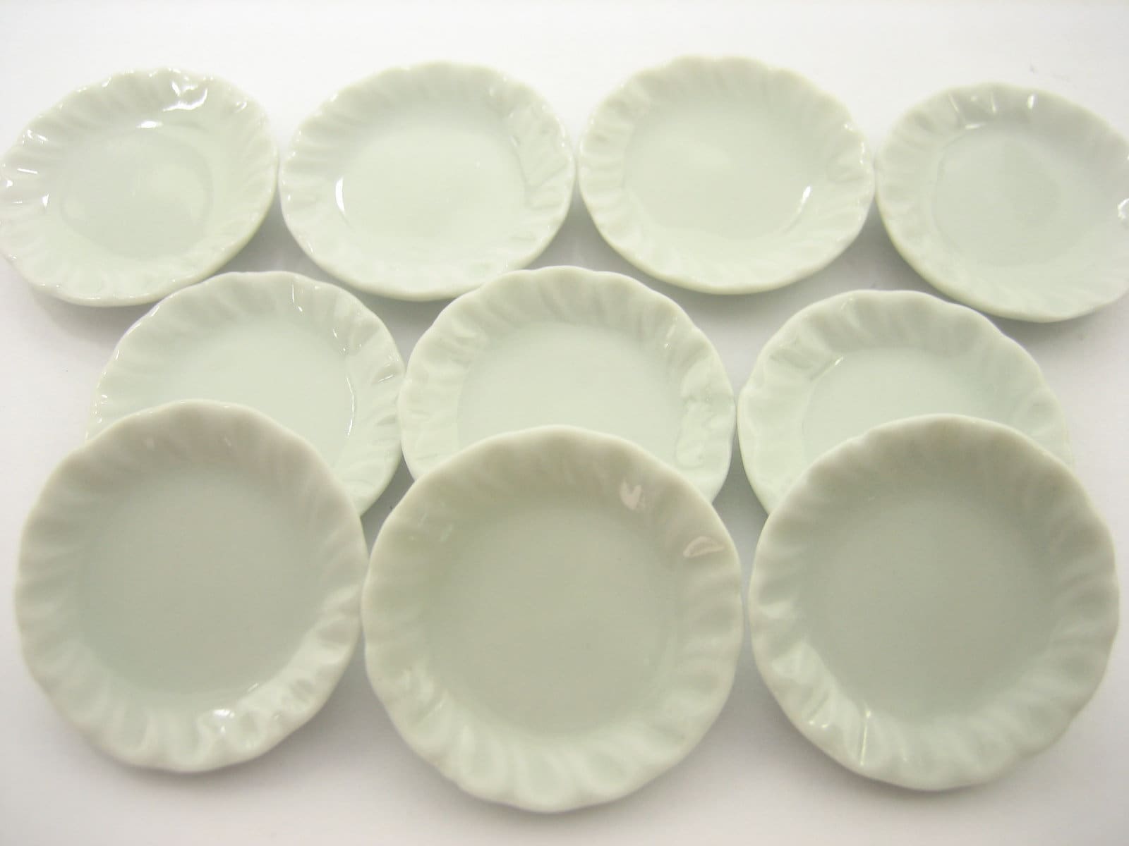 10x30mm Mini White Scallop Plate Dish Dollhouse Miniature | Etsy