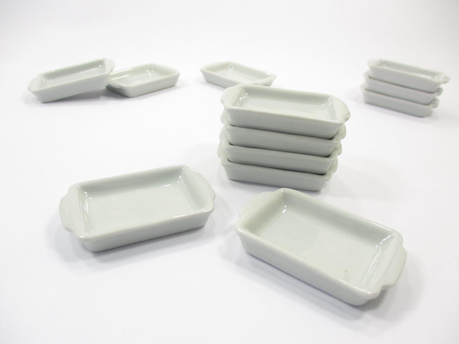 6 White Baking Pan/tray 25x35 Mm Dollhouse Miniatures Ceramic Supply ...
