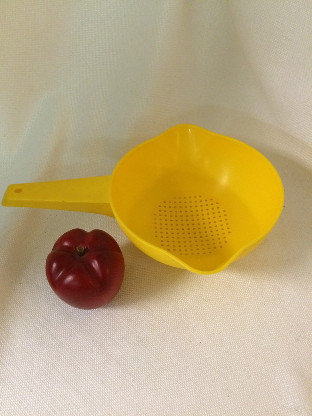 Sieb mit langem Griff, Vintage Gelb Tupperware, Kunststoff 2 Quart Sieb ...