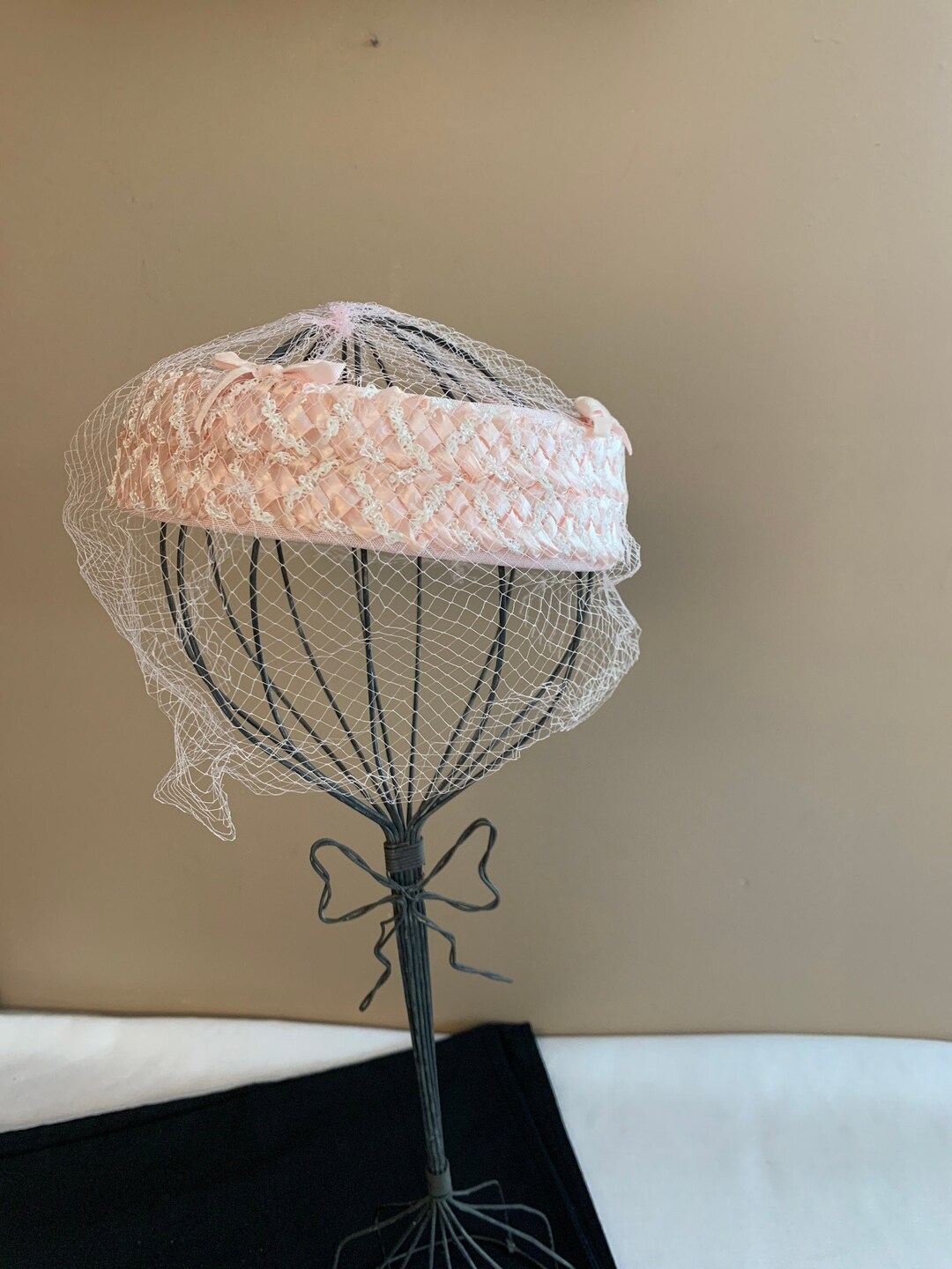 Vintage Halo Hat With Veil, Pink Wedding Birdcage Fashion, Veiled Mini ...