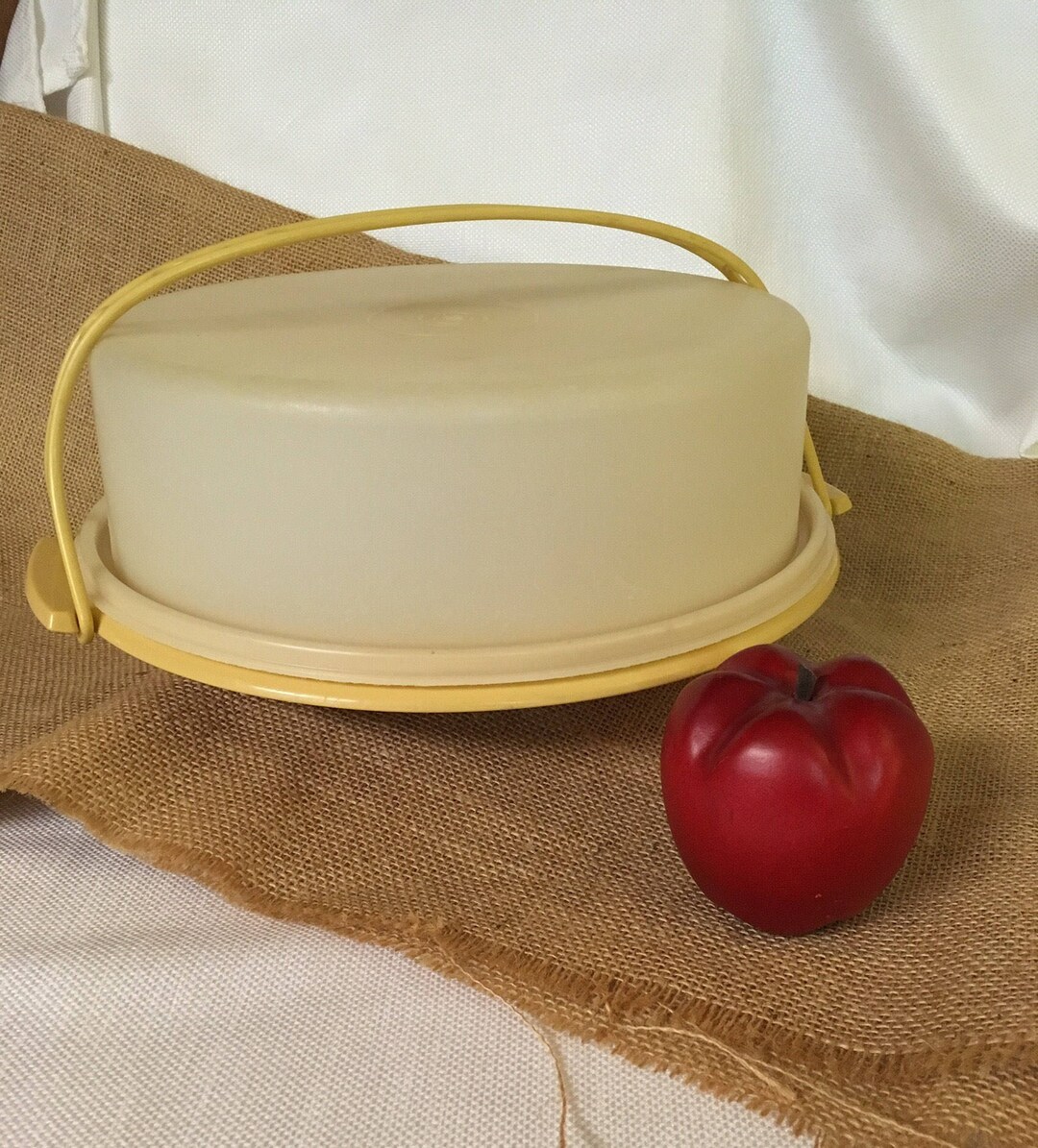 Vintage Tupperware Pie Saver, Cake Carrier, Bakery Box, Sheer White ...
