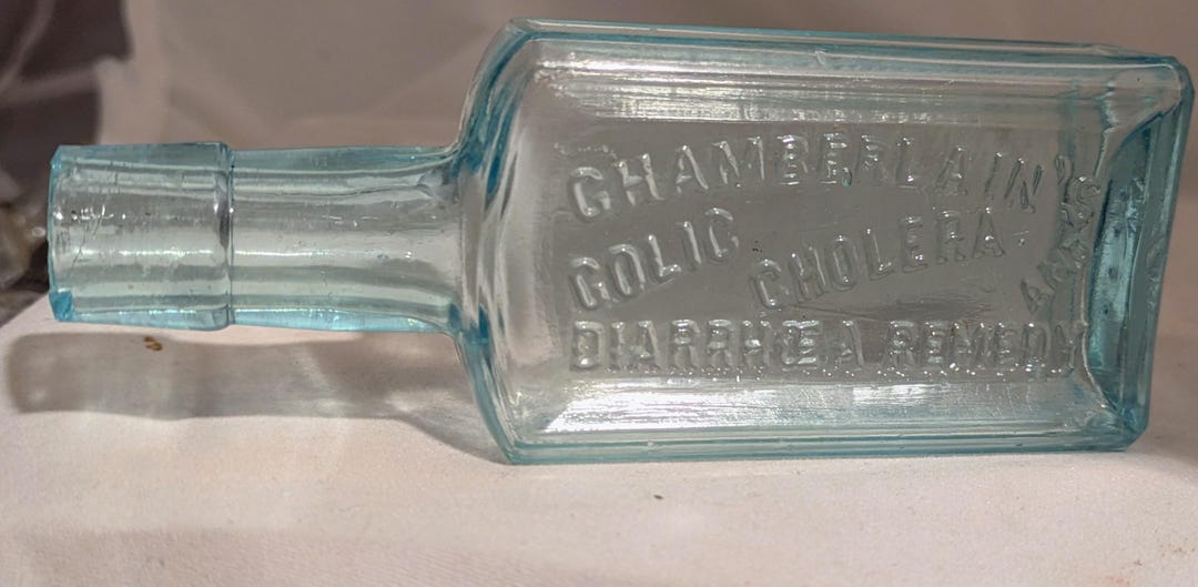 C1900 CHAMBERLAIN'S Colic CHOLERA DIARRHEA Remedy Aqua Blue Medicine ...