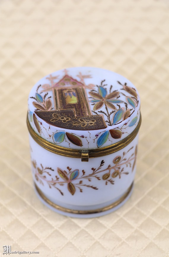 Antique French opaling glass box, hand painted enamel… - Gem