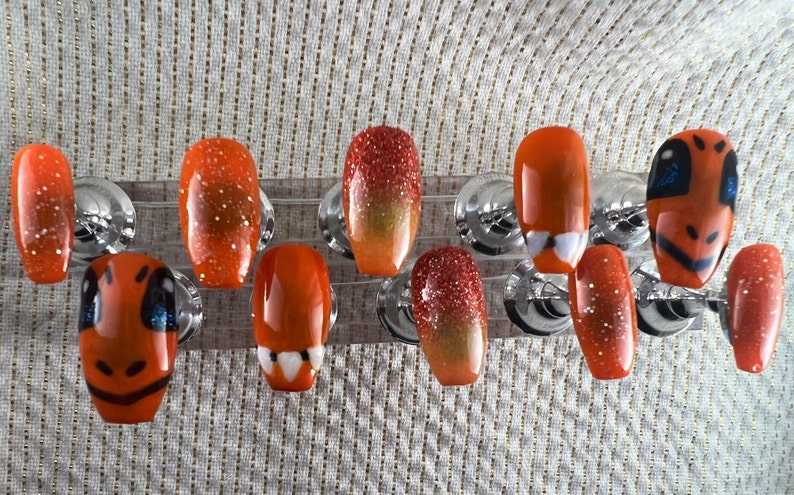 Charmander Nail Art - A Custom Gel Nail Set(12 Pieces) - Glue/press on ...