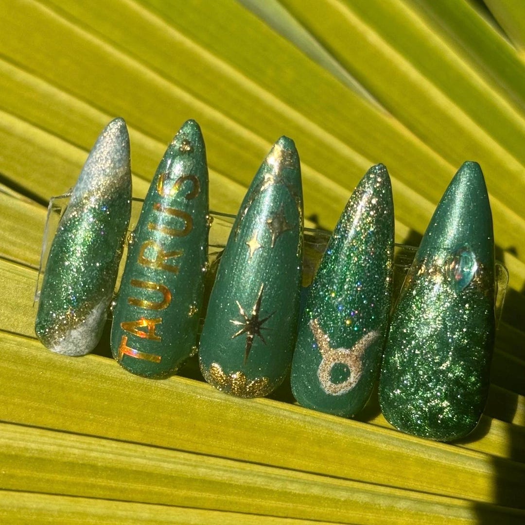 Taurus Star Sign Constellation + Emerald - Custom Gel Nail Set(14 ...