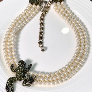HEIDI DAUS PEARL Necklace With Crystal Frog Pendant A Gorgeous Necklace ...