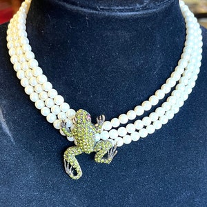 HEIDI DAUS PEARL Necklace With Crystal Frog Pendant A Gorgeous Necklace ...