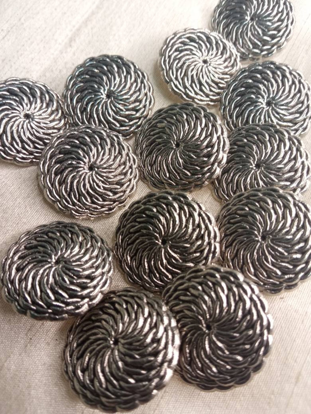 12 Silver Buttons, 20 Mm Intertwined Chains, Shiny Silver Buttons ...