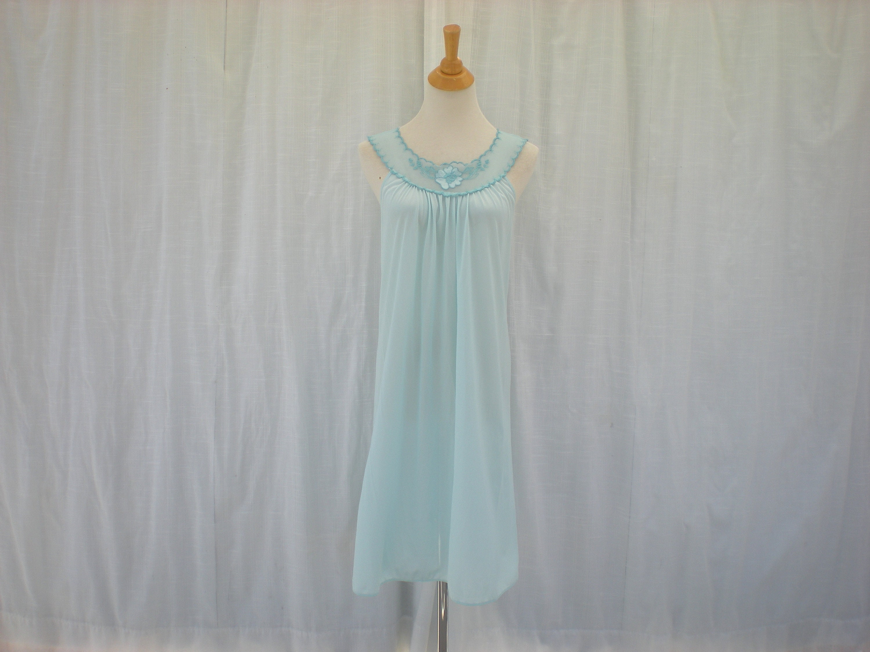 Women's Clothing Vintage 70s Beau Monde Embroidered Nightie Nightgown M ...