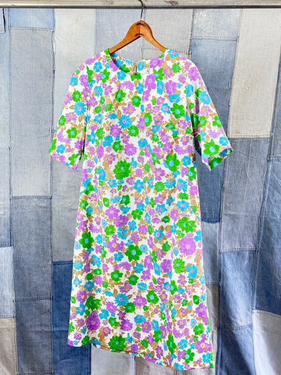 1960s Mod Floral Polyester Crepe Shift Dress - Gem
