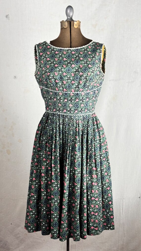 Vintage 1950s 60s Cottage Black Floral Fit n Flare Dr… - Gem