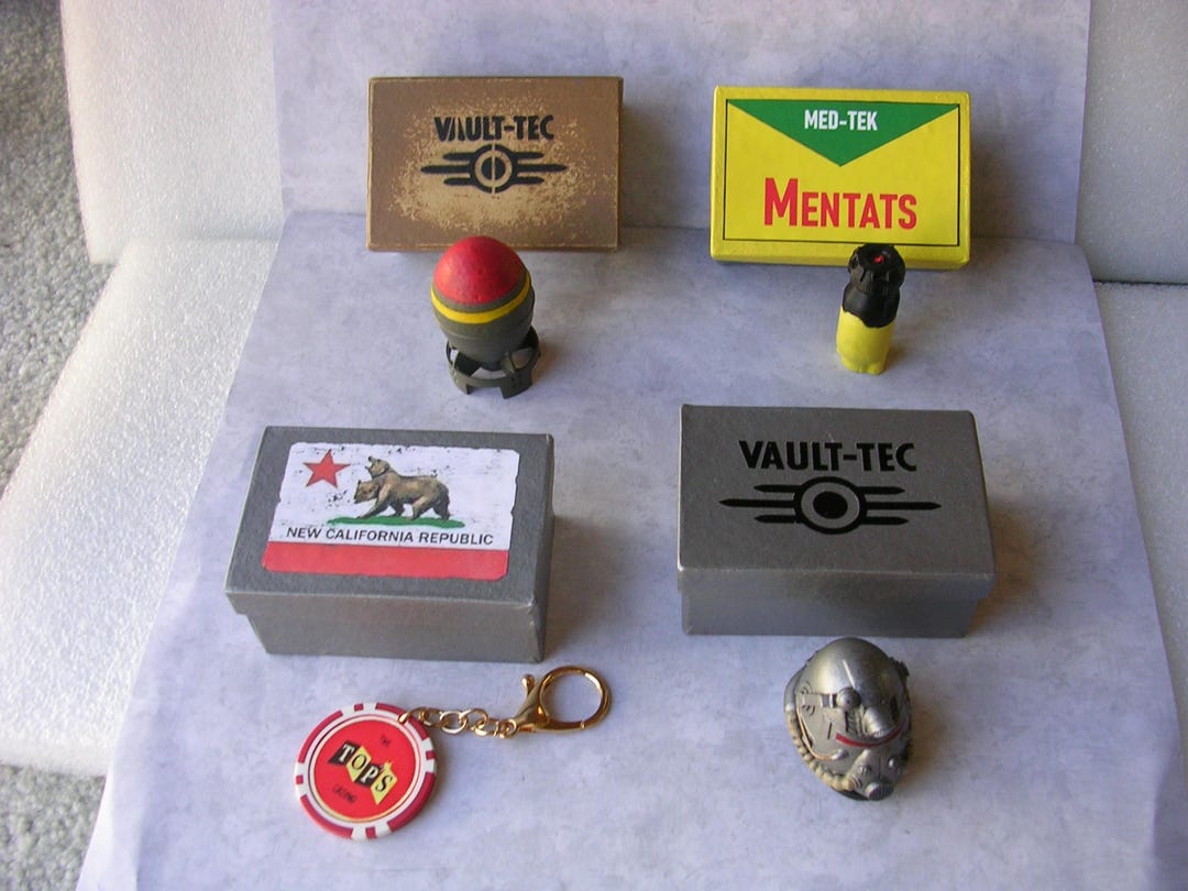 Fallout Gift Box With Miniature Figure Mentats NCR Mini Nuke More ...