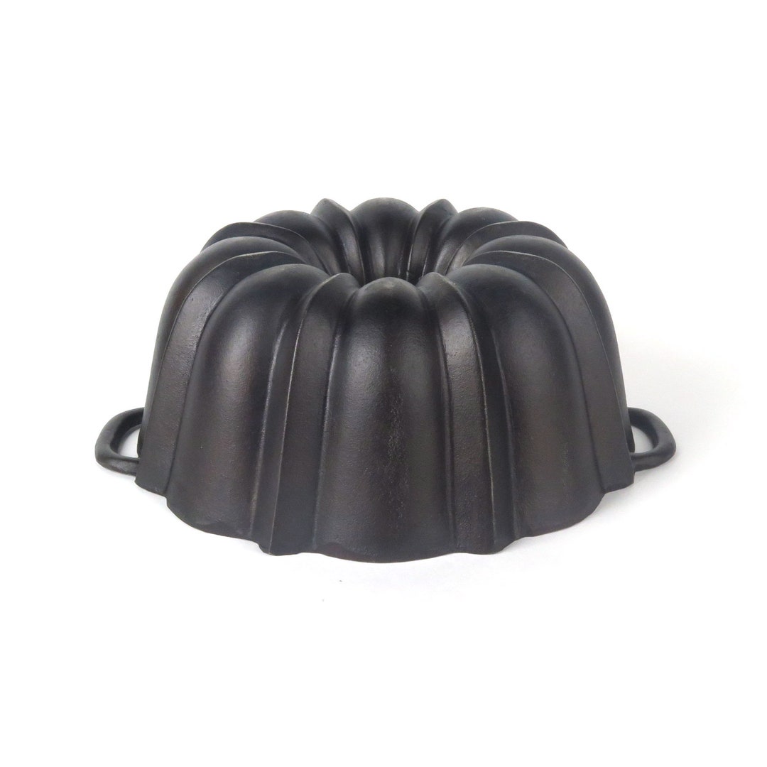 Cast Iron Bundt Cake Pan Mold Vintage - Etsy