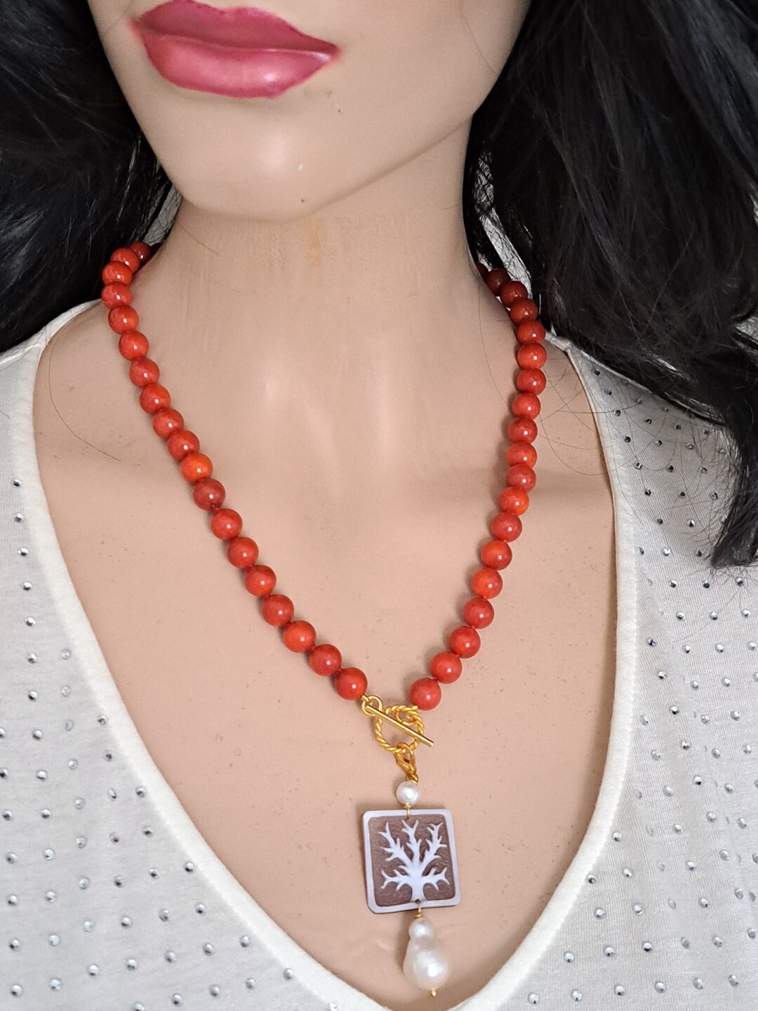 Collana corallo rosso con pendente cammeo conchiglia sardonica e perla ...
