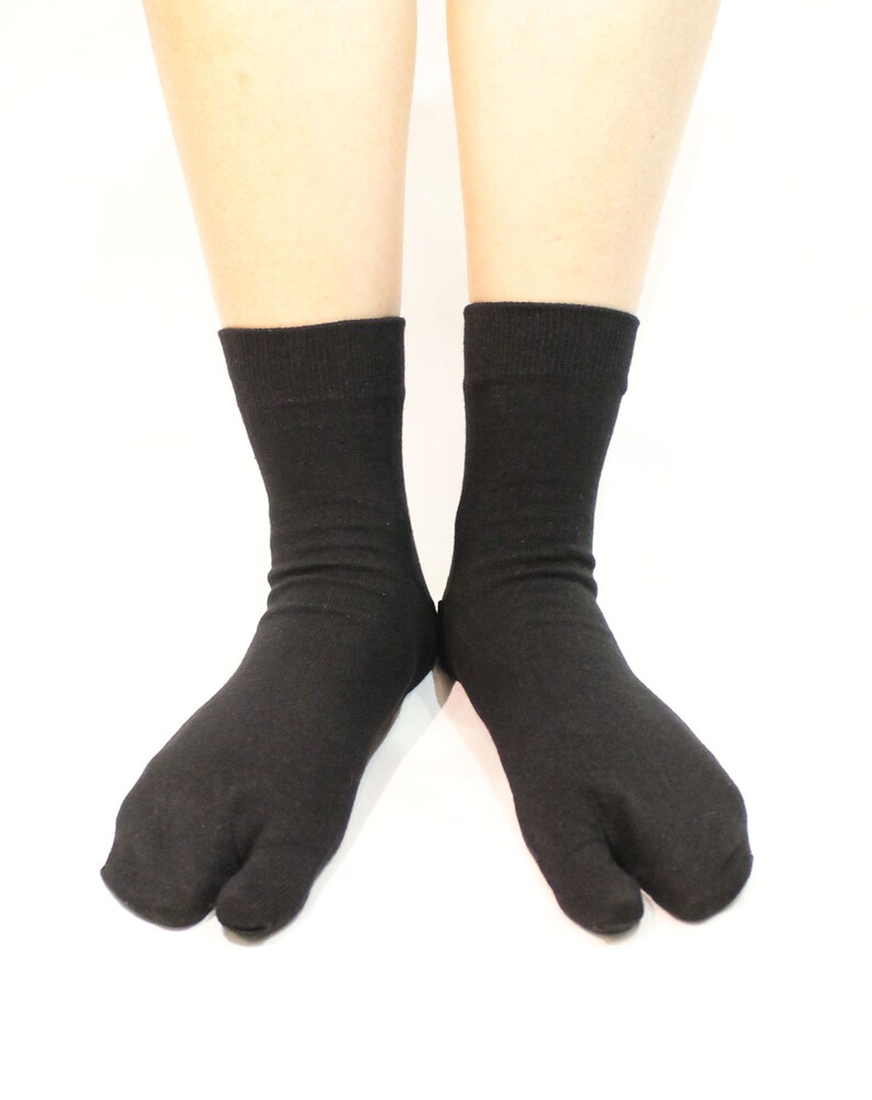 2 Ps Short Tabi Socks split toe socks socks with 2 fingers | Etsy