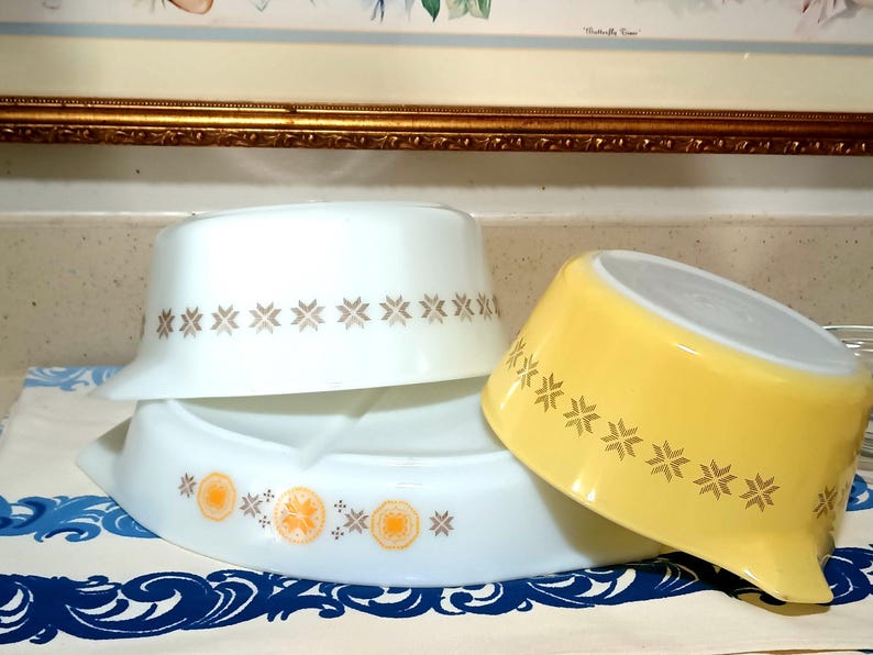 Vintage Pyrex Casserole Dishes Set: Town & Country Yellow, White ...