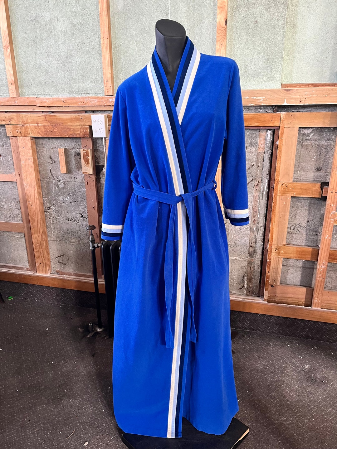 1970s Mod Vanity Fair Robe, Brushed Polyester Velour , Kaftan Dressing ...