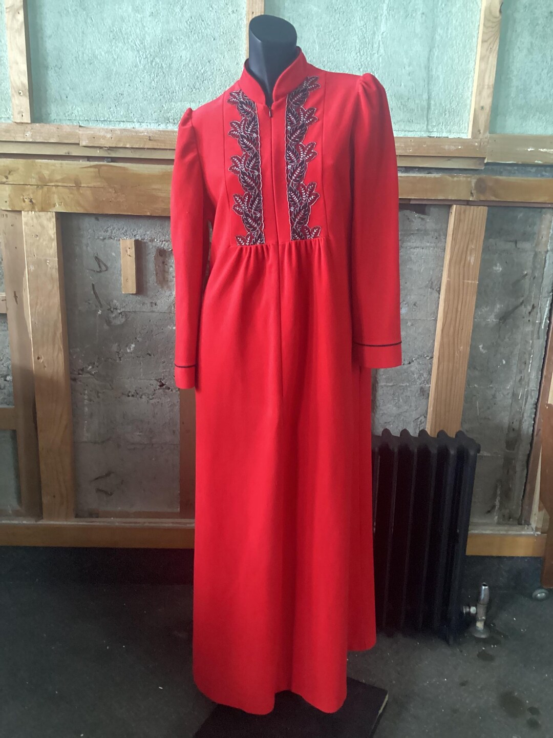 Vintage Vanity Fair Robe, Red Brushed Polyester Velour ,black Lace ...