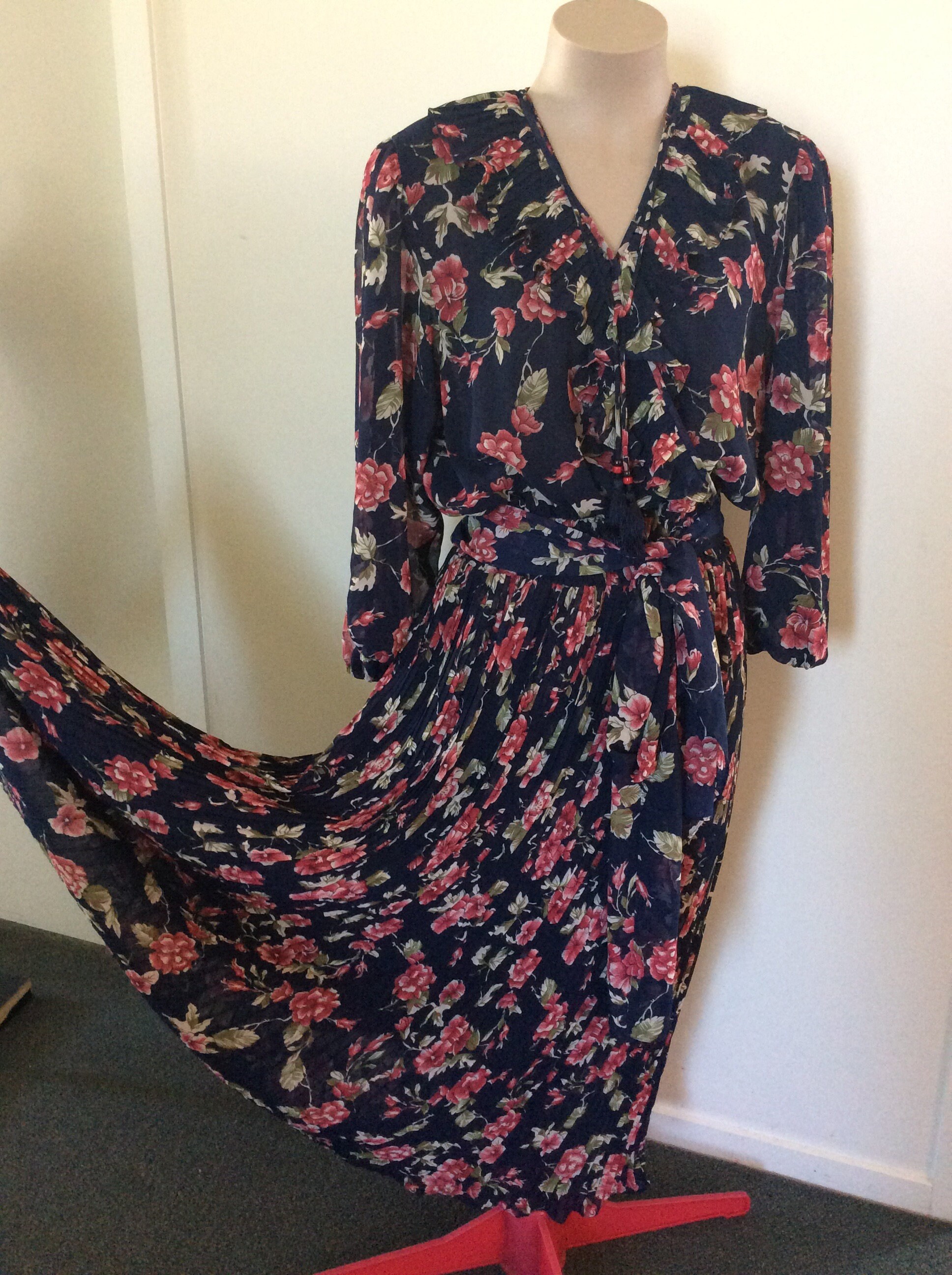 Diane Freis , 1980's Designer Dress, Timeless Floral Classic, Pleats ...