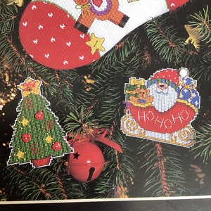 Dimensions Christmas Holiday Moments Cross Stitch Pattern 1997 by Ellen ...