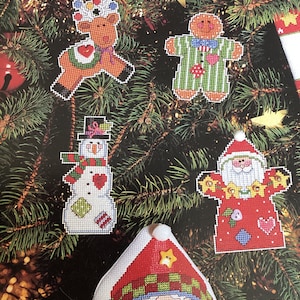 Dimensions Christmas Holiday Moments Cross Stitch Pattern 1997 by Ellen ...