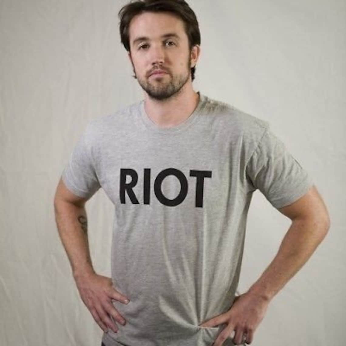 Mac Riot Shirt Gray It's Always Sunny in Philadelphia - Etsy