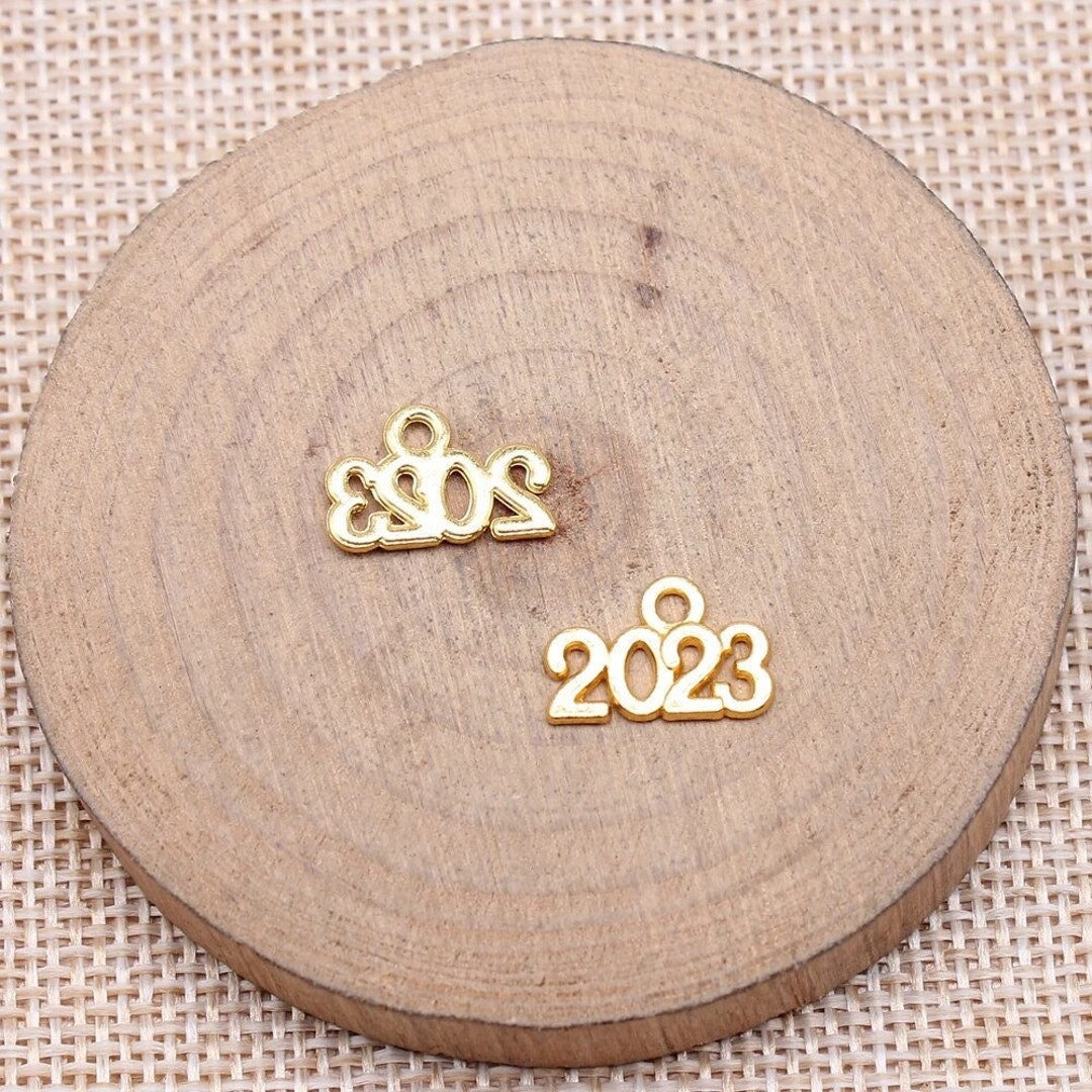 15 Gold Year 2023 Charms, 14x10mm, Gold Tone Charms (U-17) - Etsy