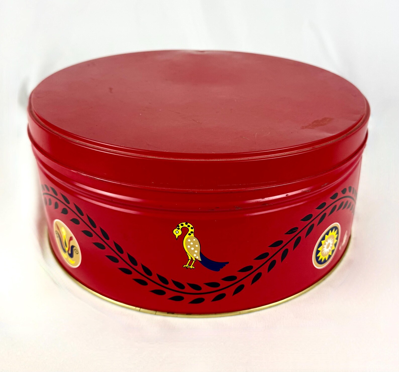 Vintage Large Red Tin Round Box Pennsylvania Dutch Amish Decoration Hex ...