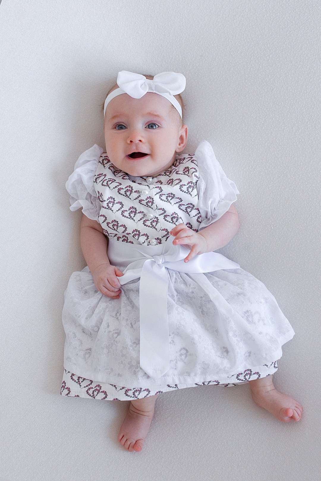 Festliches Baby Dirndl Aus Baumwolle Mit Einem Herz Muster in Rosa-grün ...