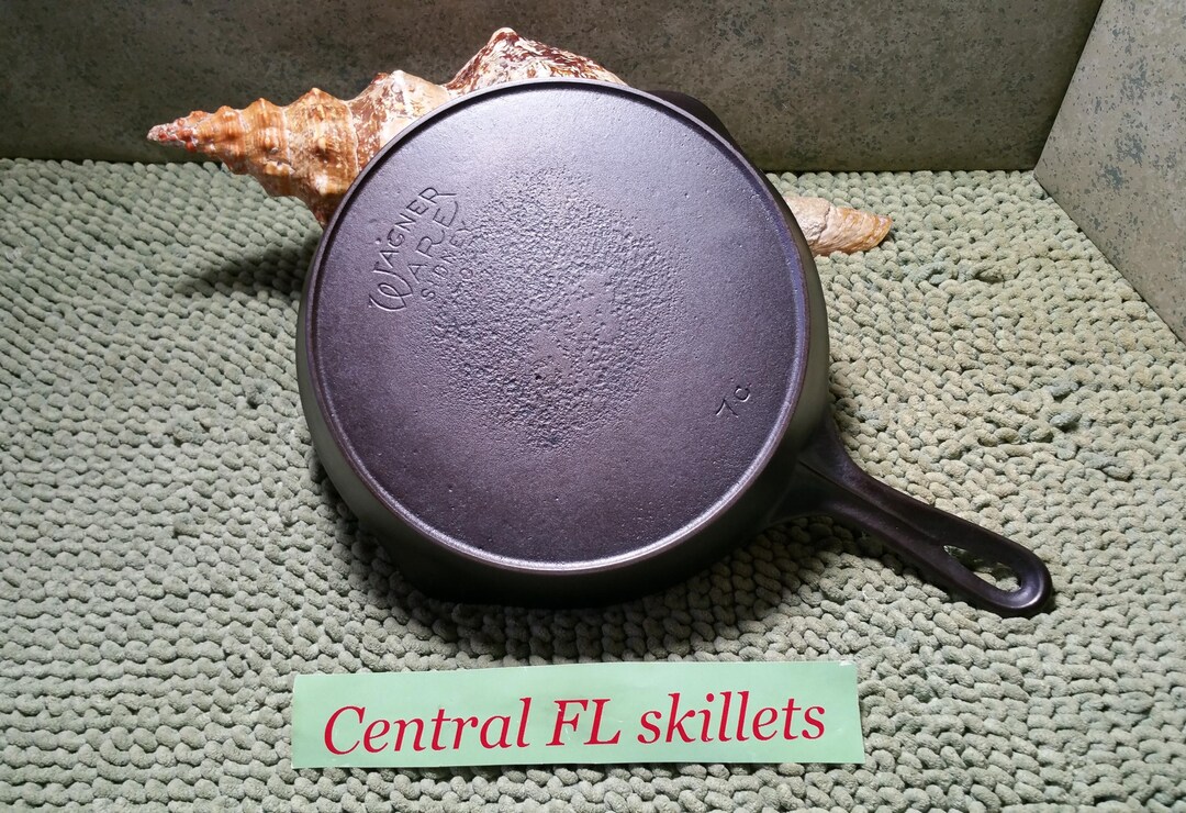 Wagner Ware #7 Stylized Logo Cast Iron Skillet With Outside Heat Ring ...