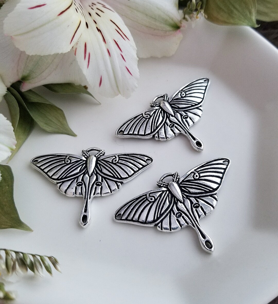 Luna Moth Link - Silver >> 2 Pieces - 4 Holes, 39.4mm, Tierra Cast ...
