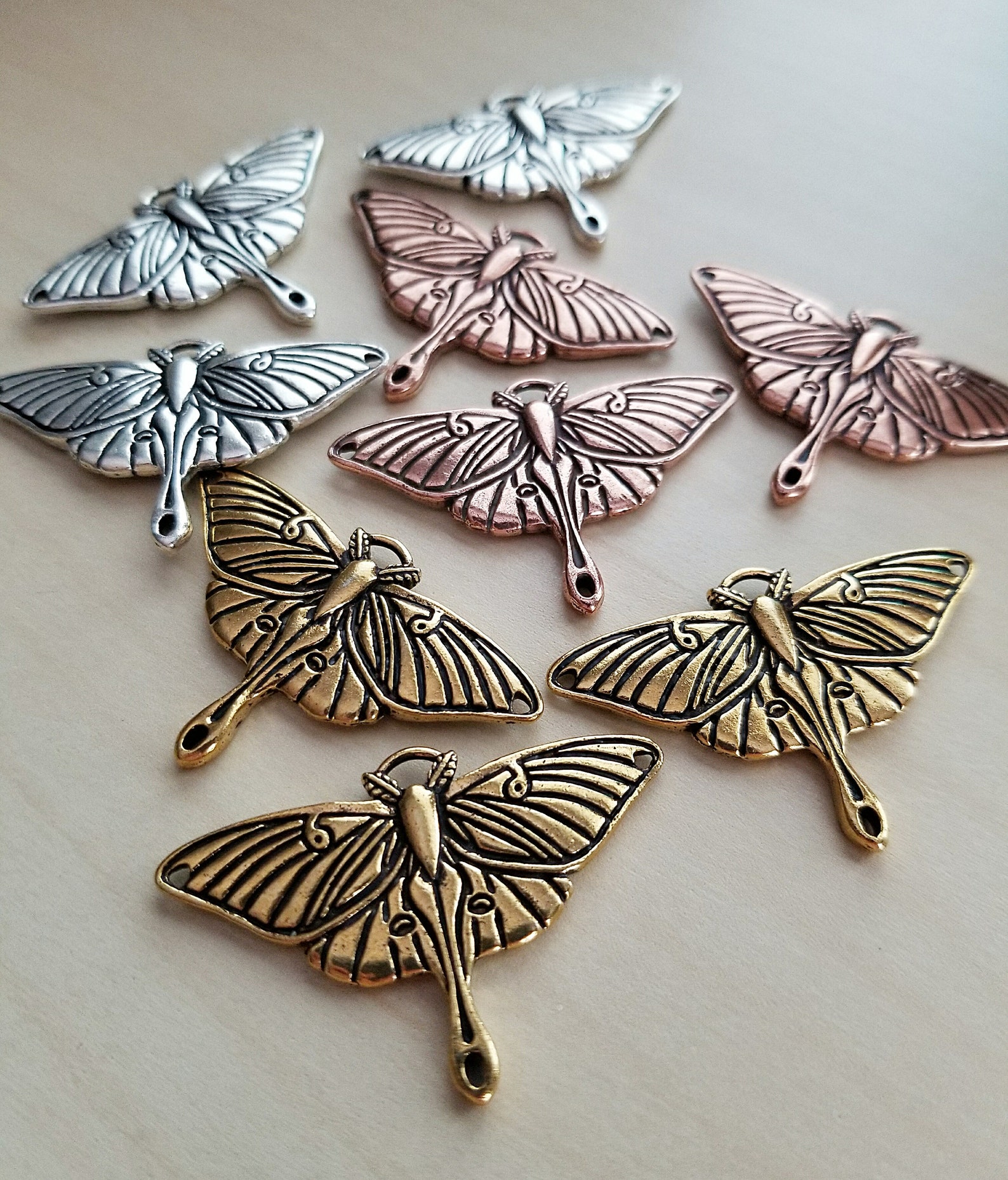 Luna Moth Link - Antique Copper >> 2 Pieces - 4 Holes, 39.4mm, Tierra ...
