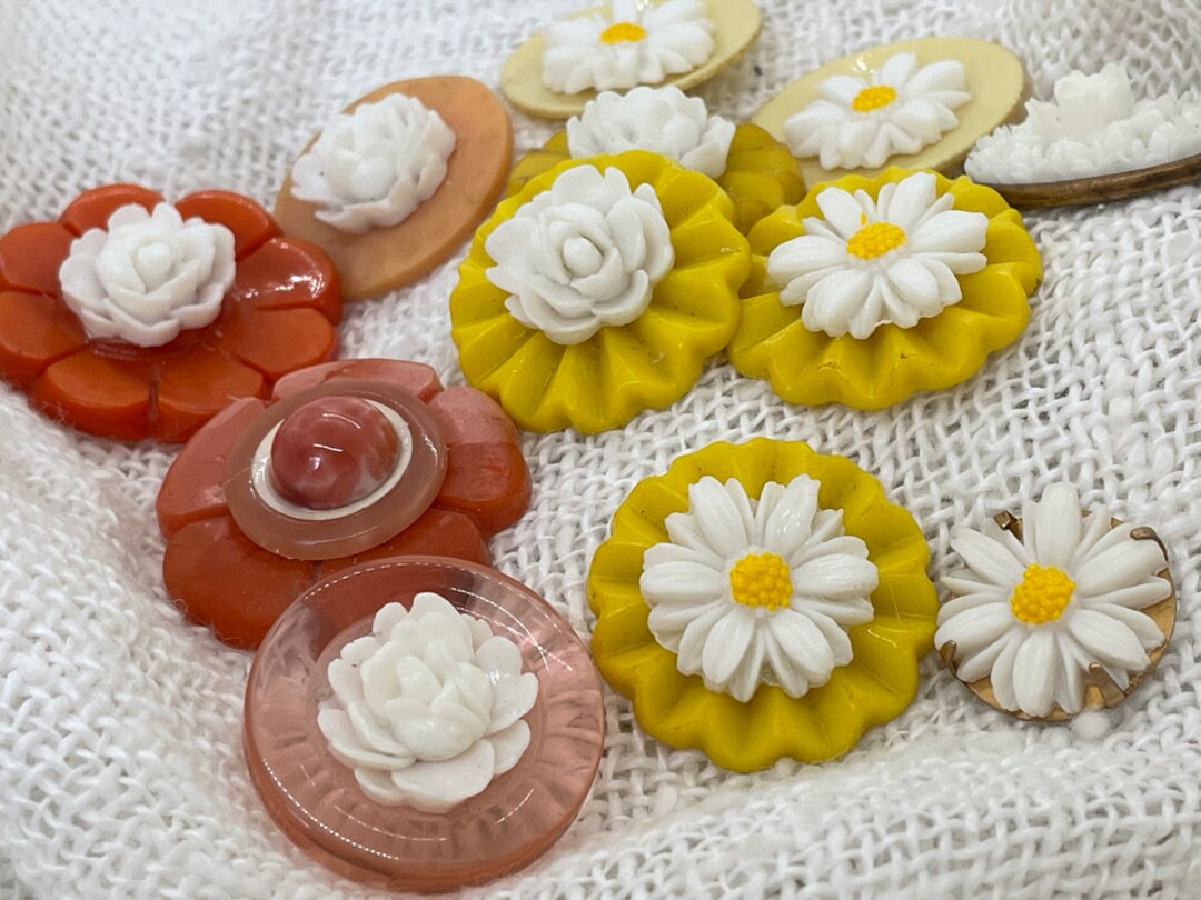 12 Vintage Antique Button Stacks or Jewelry Findings Carved - Etsy