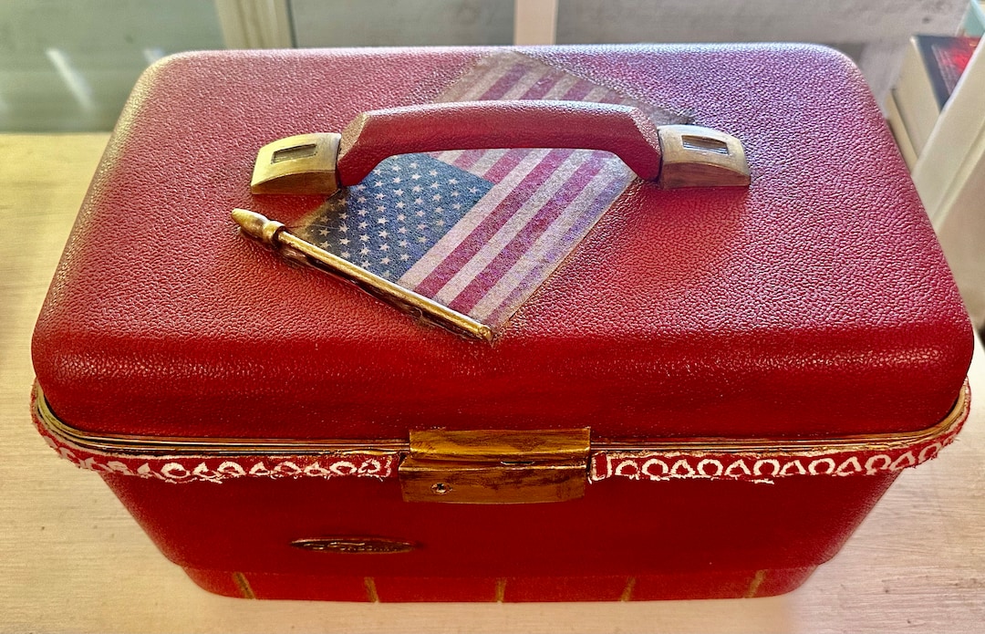 Vintage 1960s Train Case/carry-on Luggage Brand “forecast”. Completely ...