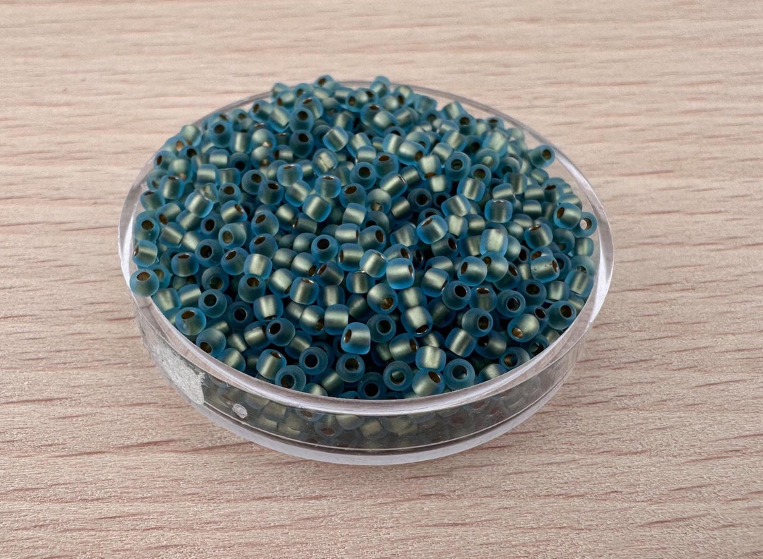 10g Toho 11/0 Round Seed Beads TR-11-995F Gold-lined Rainbow Aqua, DIY ...