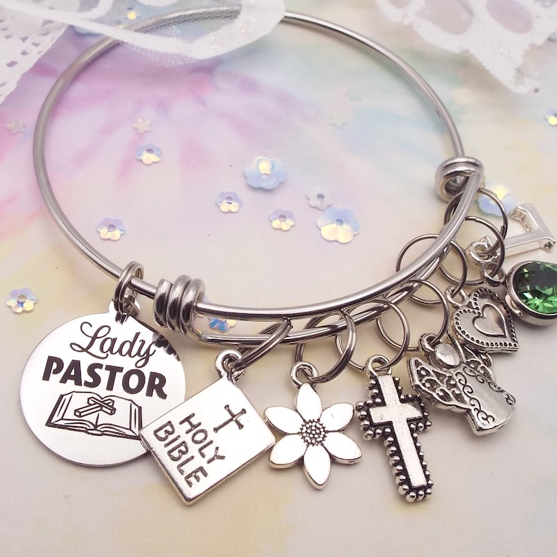 Gifts for Pastors - 60+ Gift Ideas for 2025