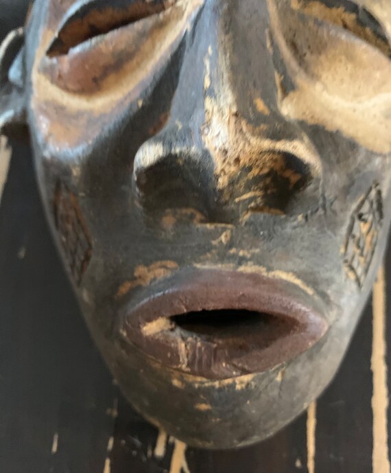 Vintage African Hand Carved Kuba Helmet / Mask / Safa… - Gem