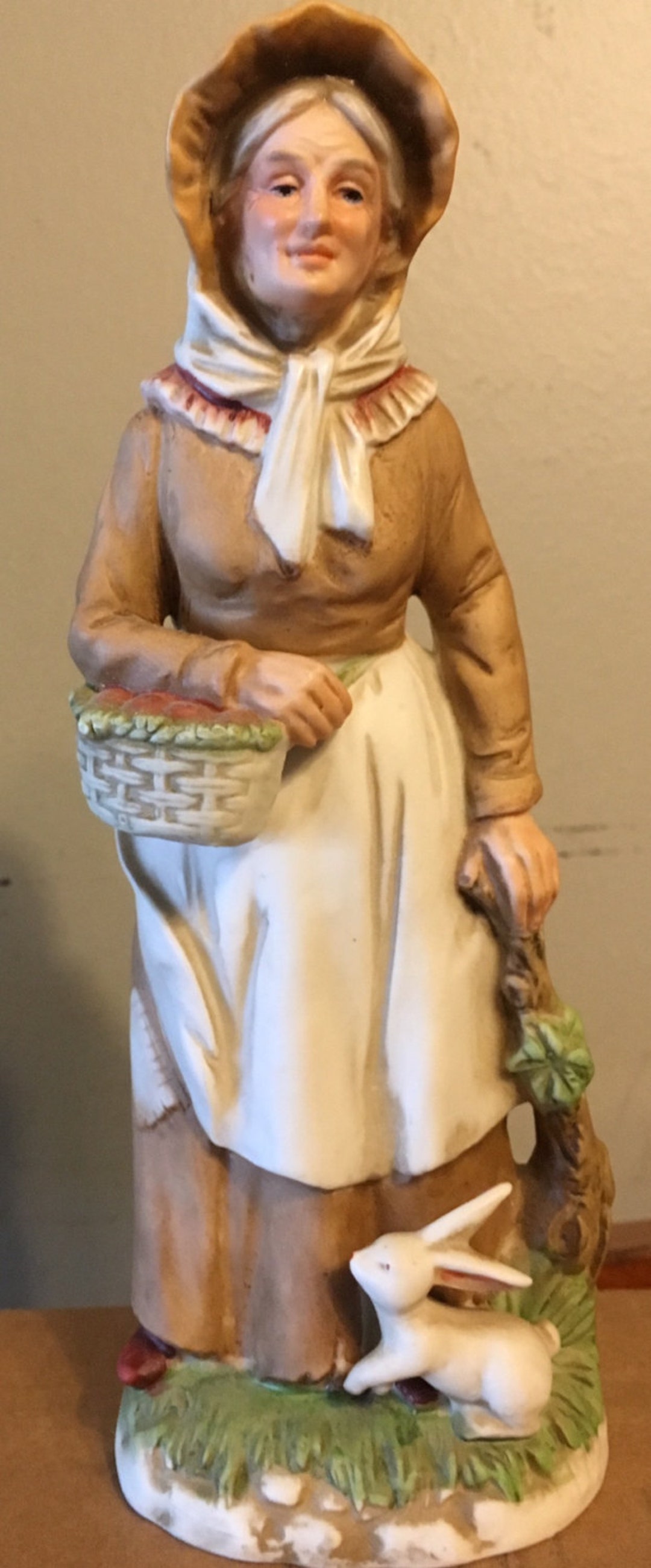 Figurine of a Lovely Old Woman and Bunny Rabbit Homeco, No 1409. NOTE ...