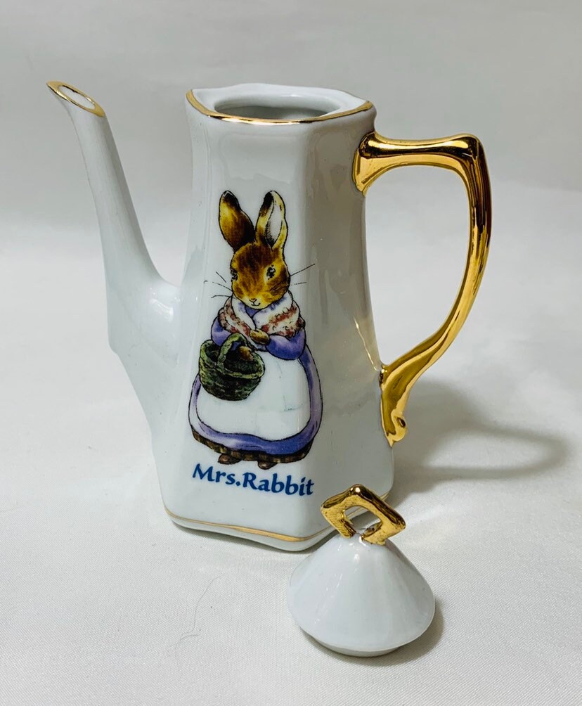 The World of Beatrix Potter Mrs. Rabbit Ceramic Tea Set for Two. NOTE ...