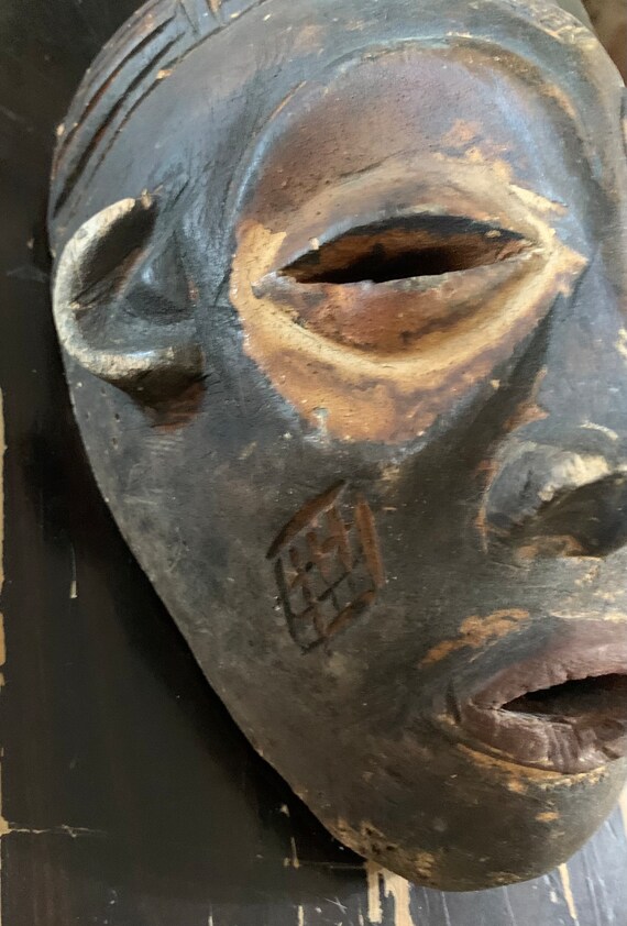 Vintage African Hand Carved Kuba Helmet / Mask / Safa… - Gem