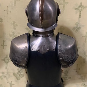 Medieval Knight Decanter Bar Set, Circa 1960's. NOTE: Please Read ...