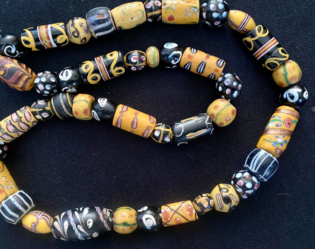 Antique Vintage Assorted Black & Yellow Fancy Feather Skunk Eye ...