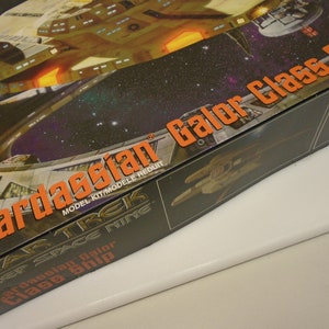Vintage 1997 Star Trek Deep Space Nine Cardassian Galor Class Ship ...