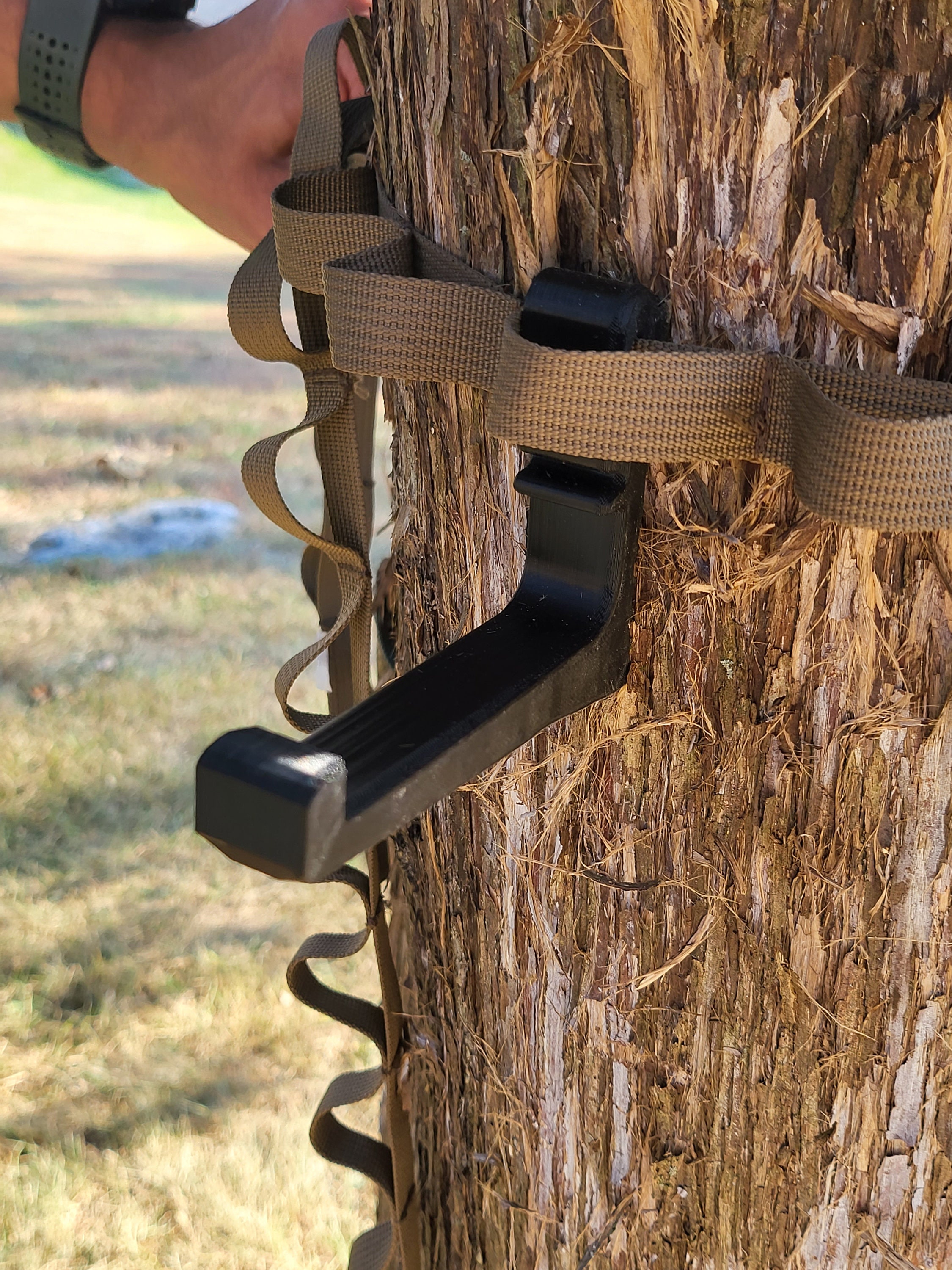 Bow Hanger for Tethrd HYS and Straight Tree Strap - Saddle Hunting - BLACK - Open Loop Easy Slip ...
