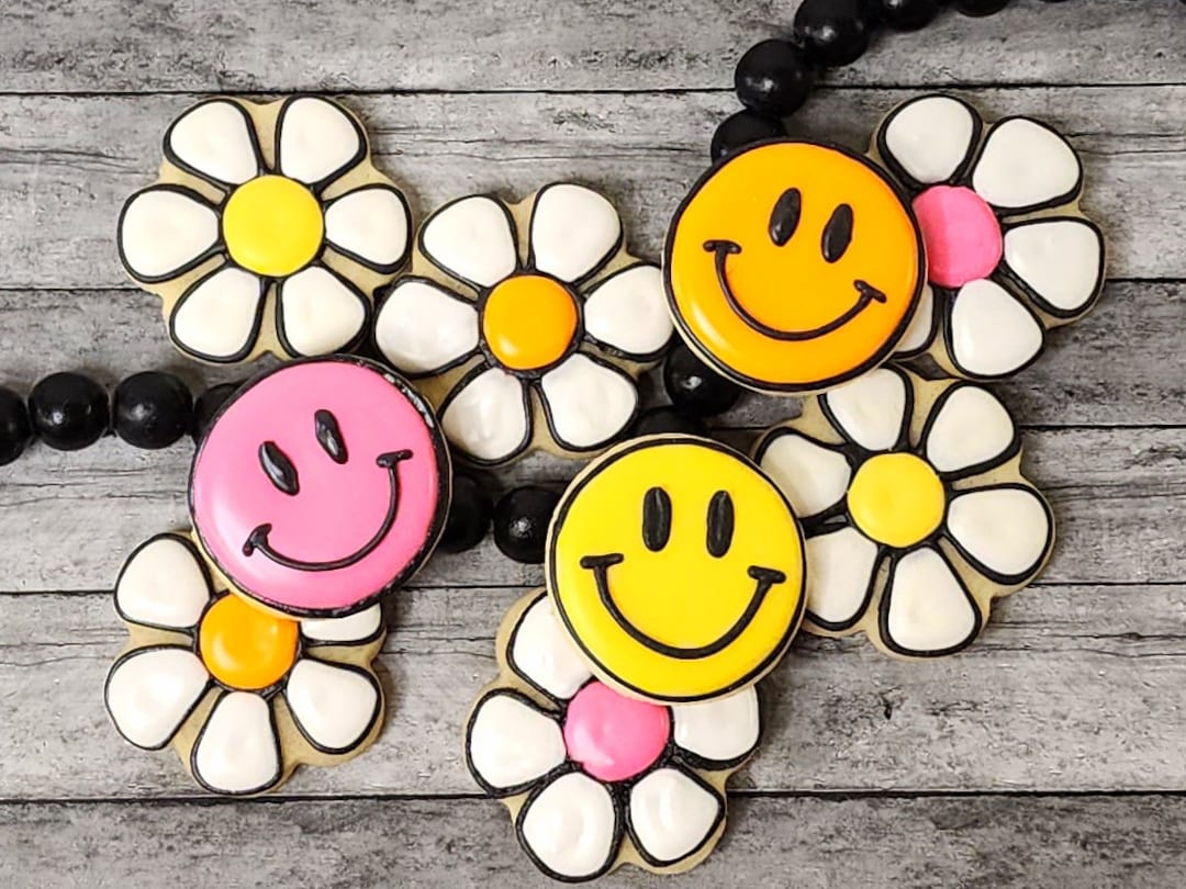 Retro Theme, Smile and Retro Daisies, Happy Face, Hand Decorated Sugar ...