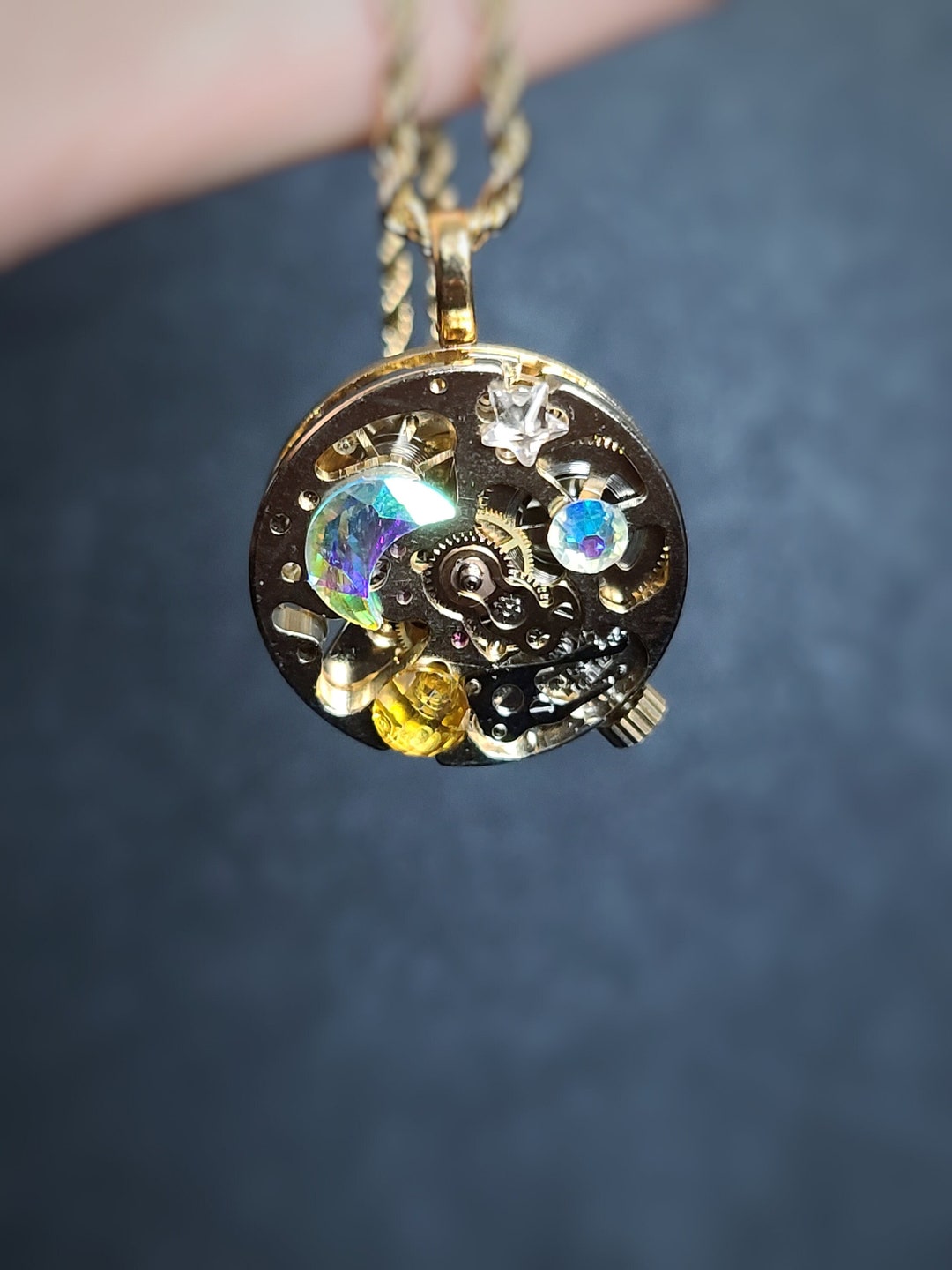 Clockwork Gear Gold Pendant. Cool Rewind Moving Gears Pendant Necklace ...