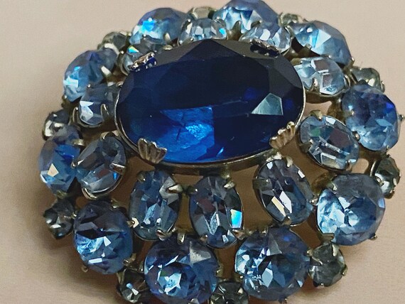 Late 1950s Edwardian style brooch, something blue, pa… - Gem