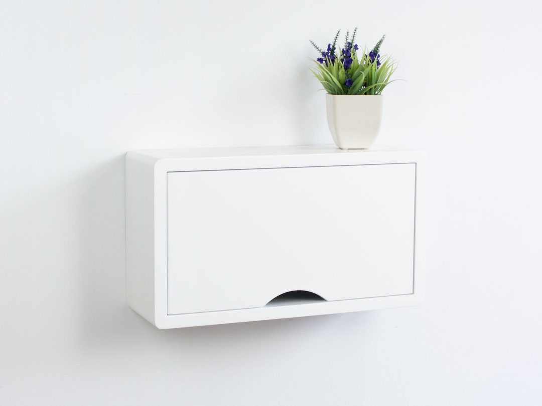 Wall cabinet narrow store