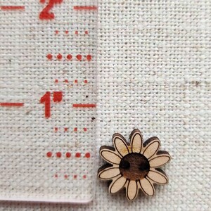 Daisy Buttons, Maple Wood Laser Cut 1 Inch Buttons, Ideal for Your ...